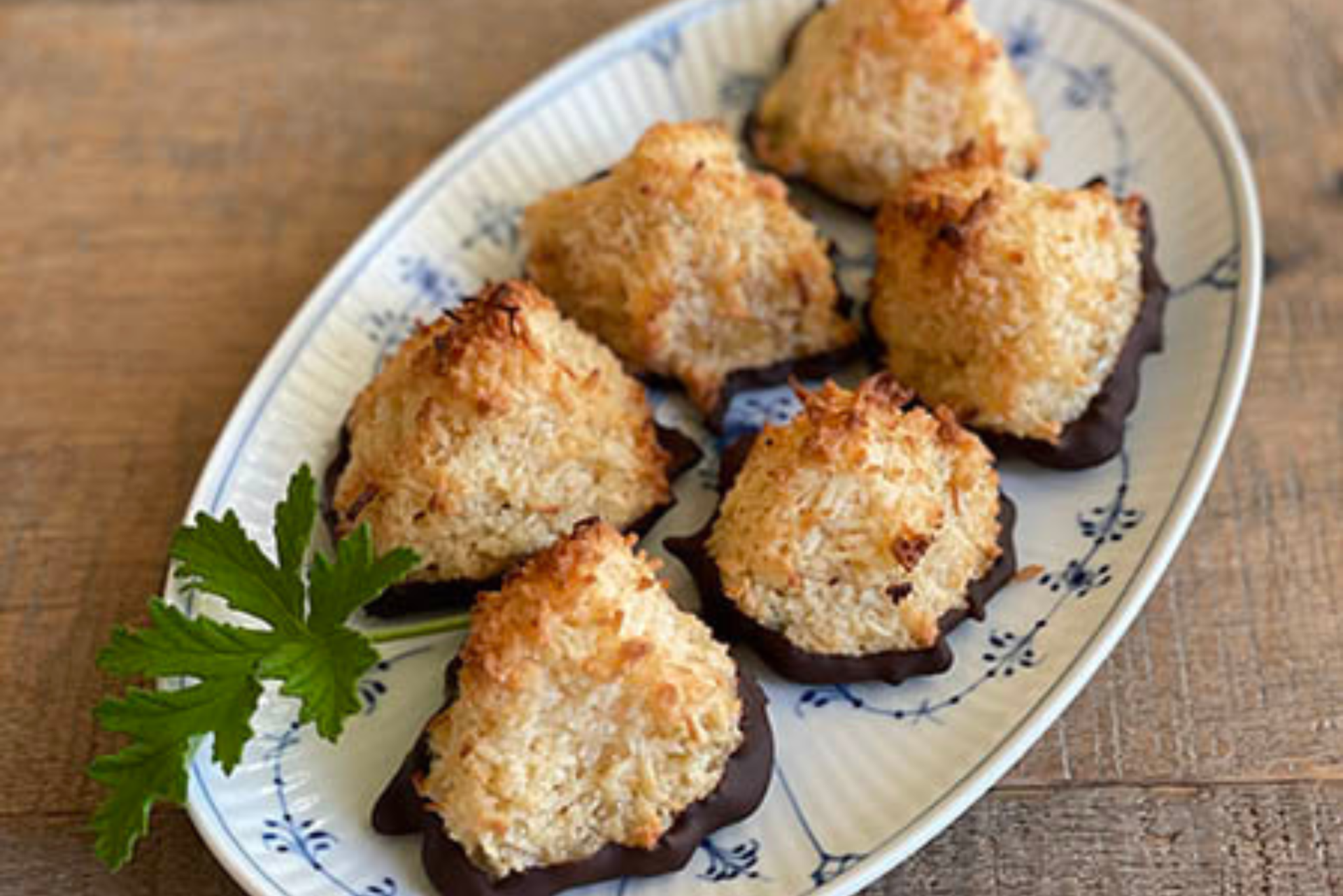 A Simple Spring Treat: Danish Kokostoppe Med Chokolade